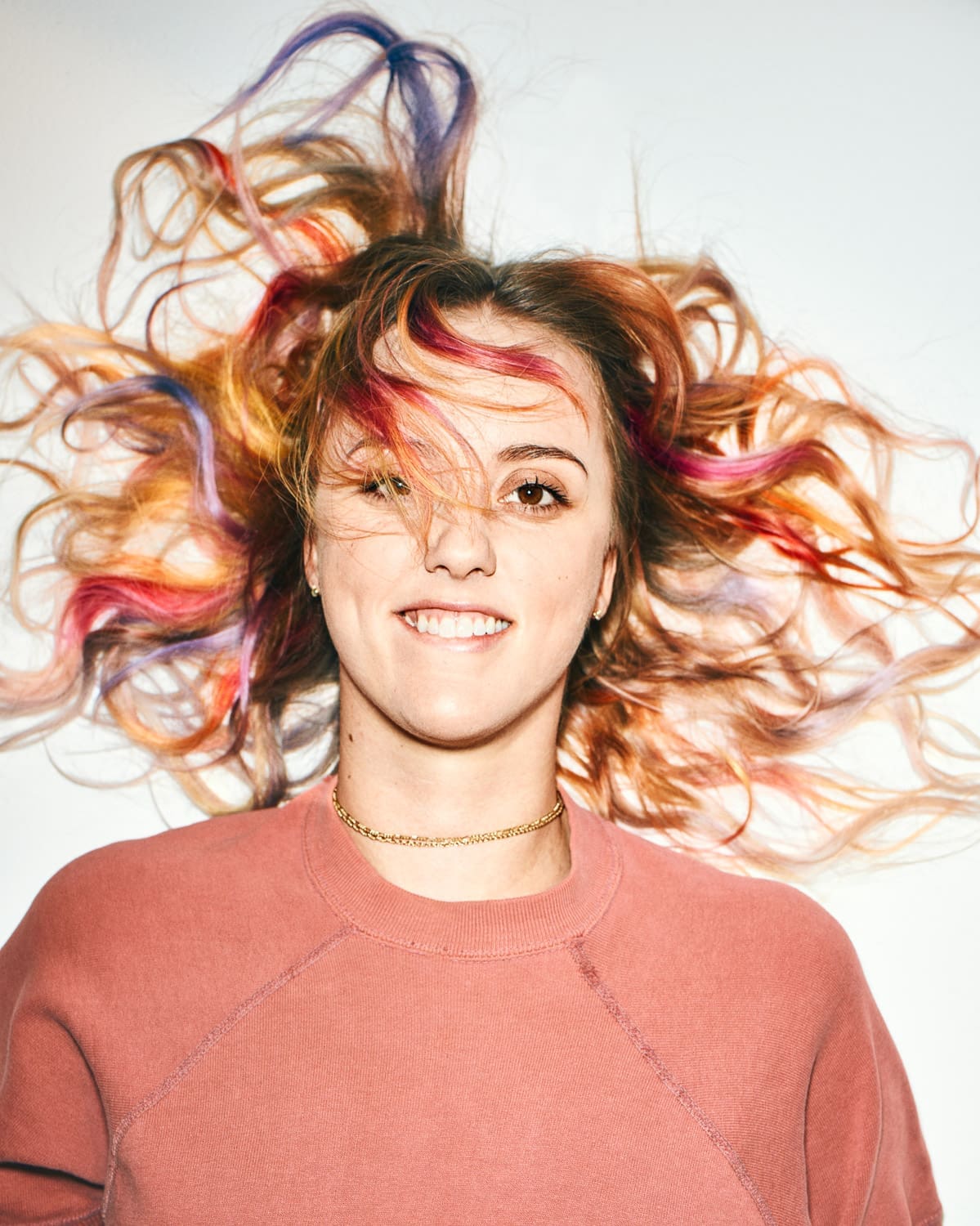 Nieuwe haarkleur trend: rainbow bangs — The Color