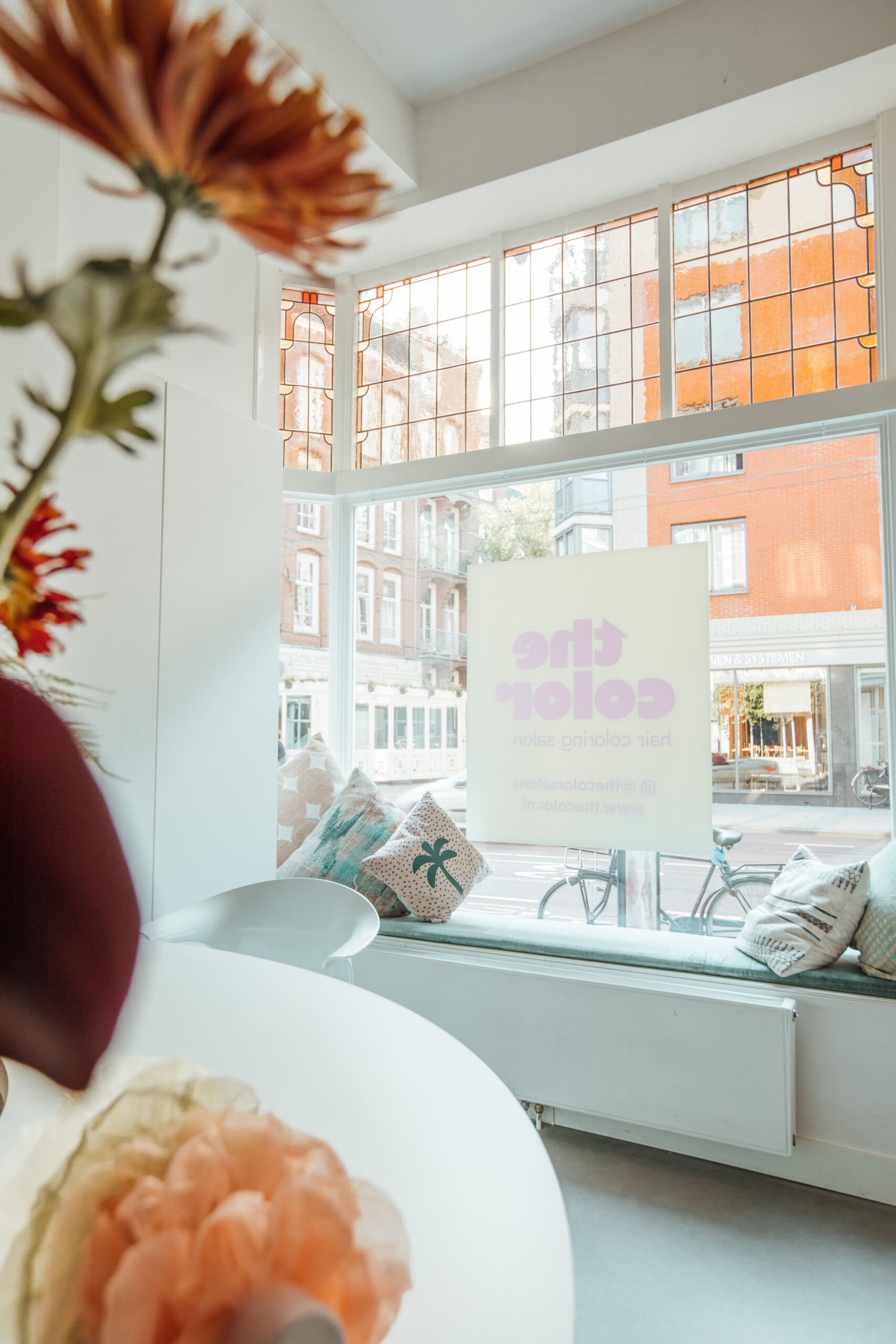 Wie zitten er in het management team? — The Color